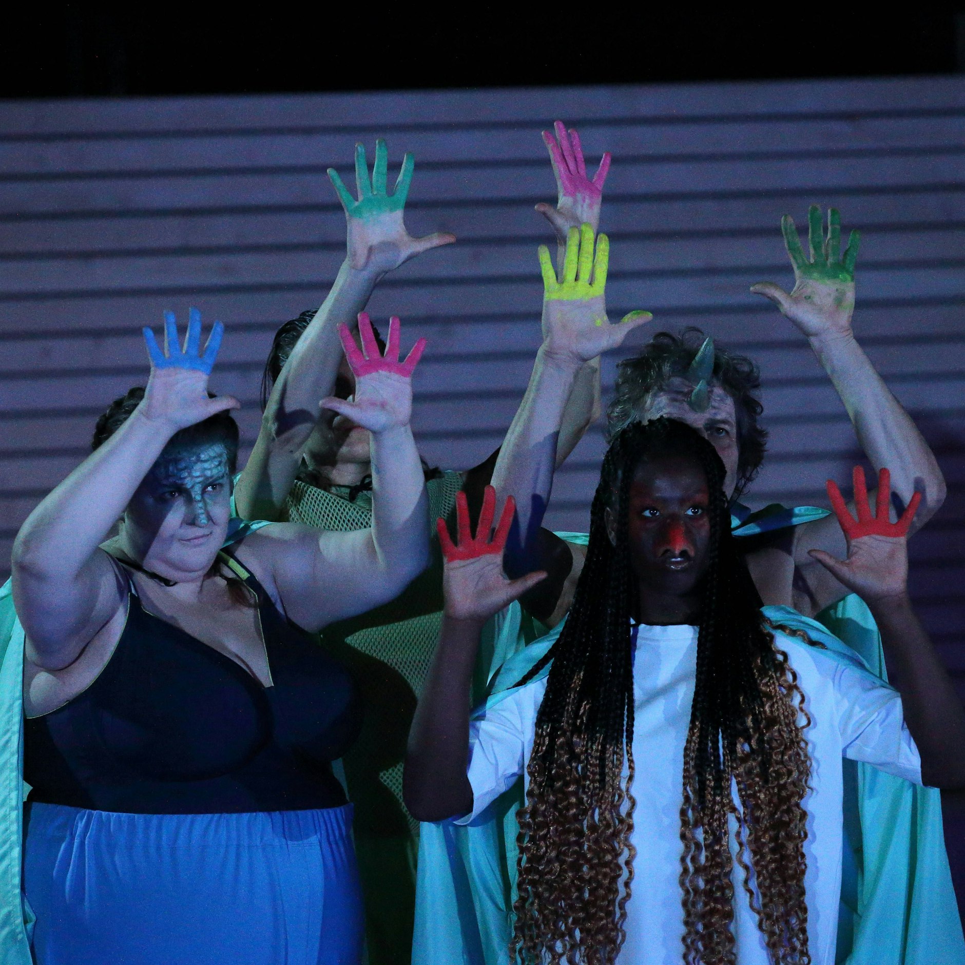 Warum wehrt ER sich nicht? Ingrid Lausund widerlegt Gott im Deutschen ...