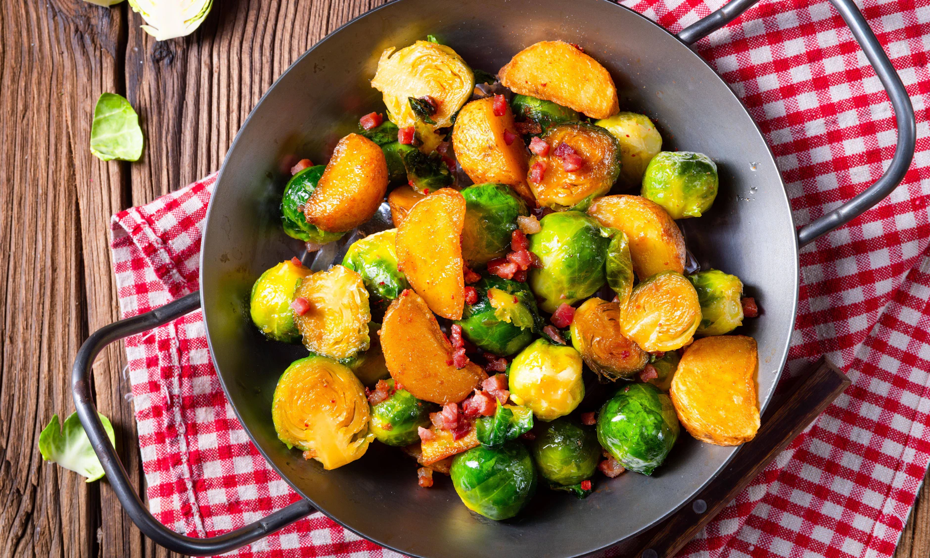 Rezept für Rosenkohl mit Kartoffeln und Schinken aus der Pfanne: Nur ...
