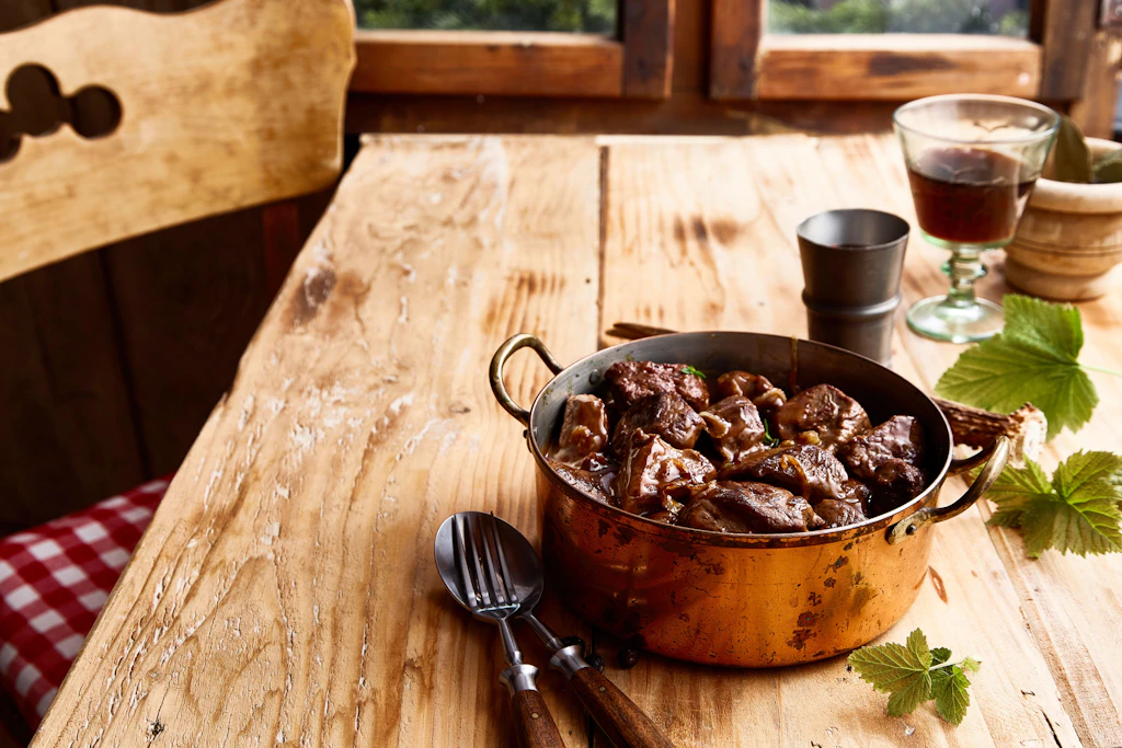 Rezept für saftiges Wildgulasch: So schmeckt der Herbst im Schwarzwald