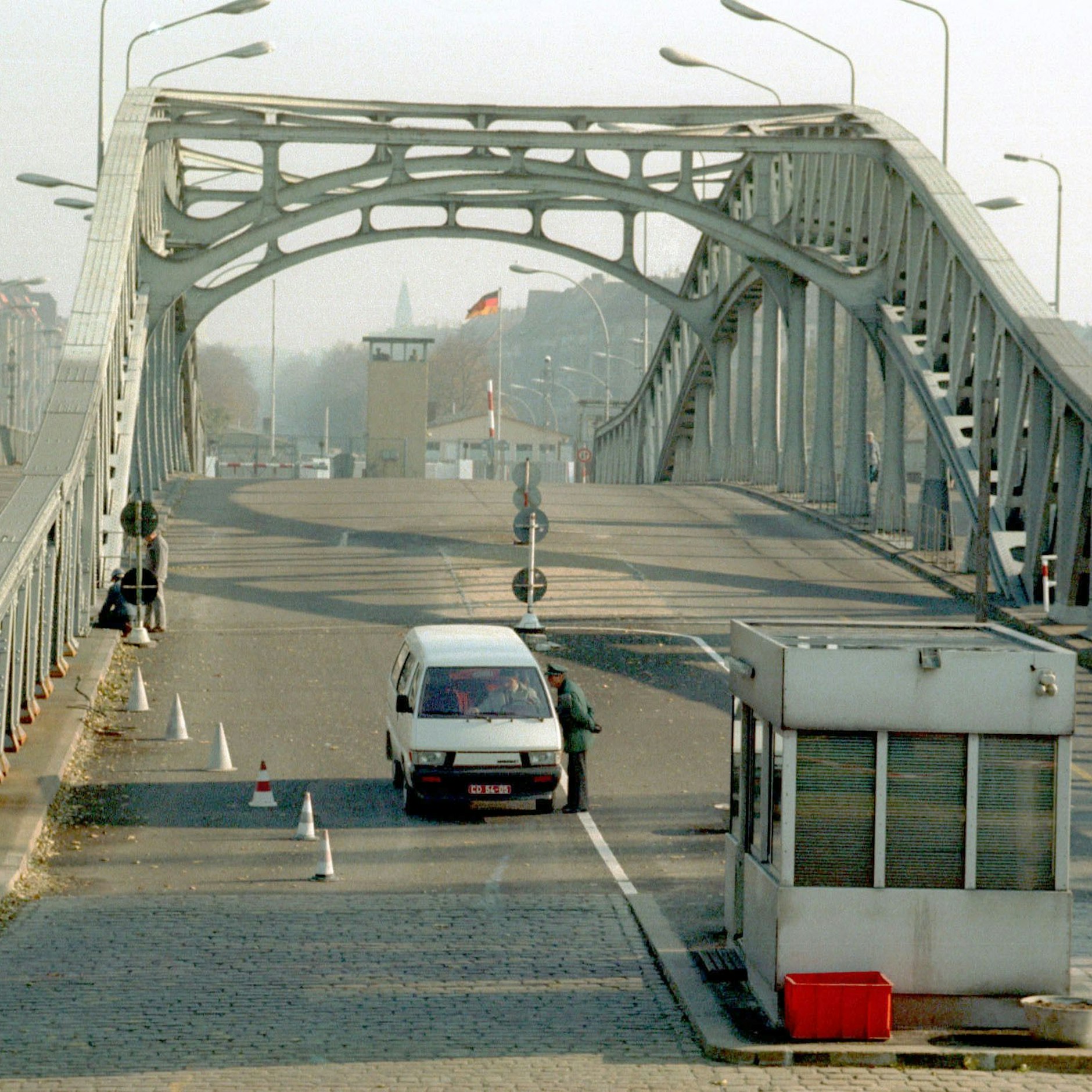 35 Jahre Mauerfall: So erlebte Berlin den 9. November 1989 – große Chronik