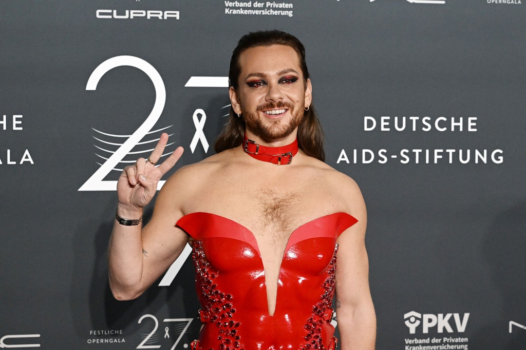 Riccardo Simonetti bei Berliner Gala: Warum bekommt er so viel Hass für sein Outfit?