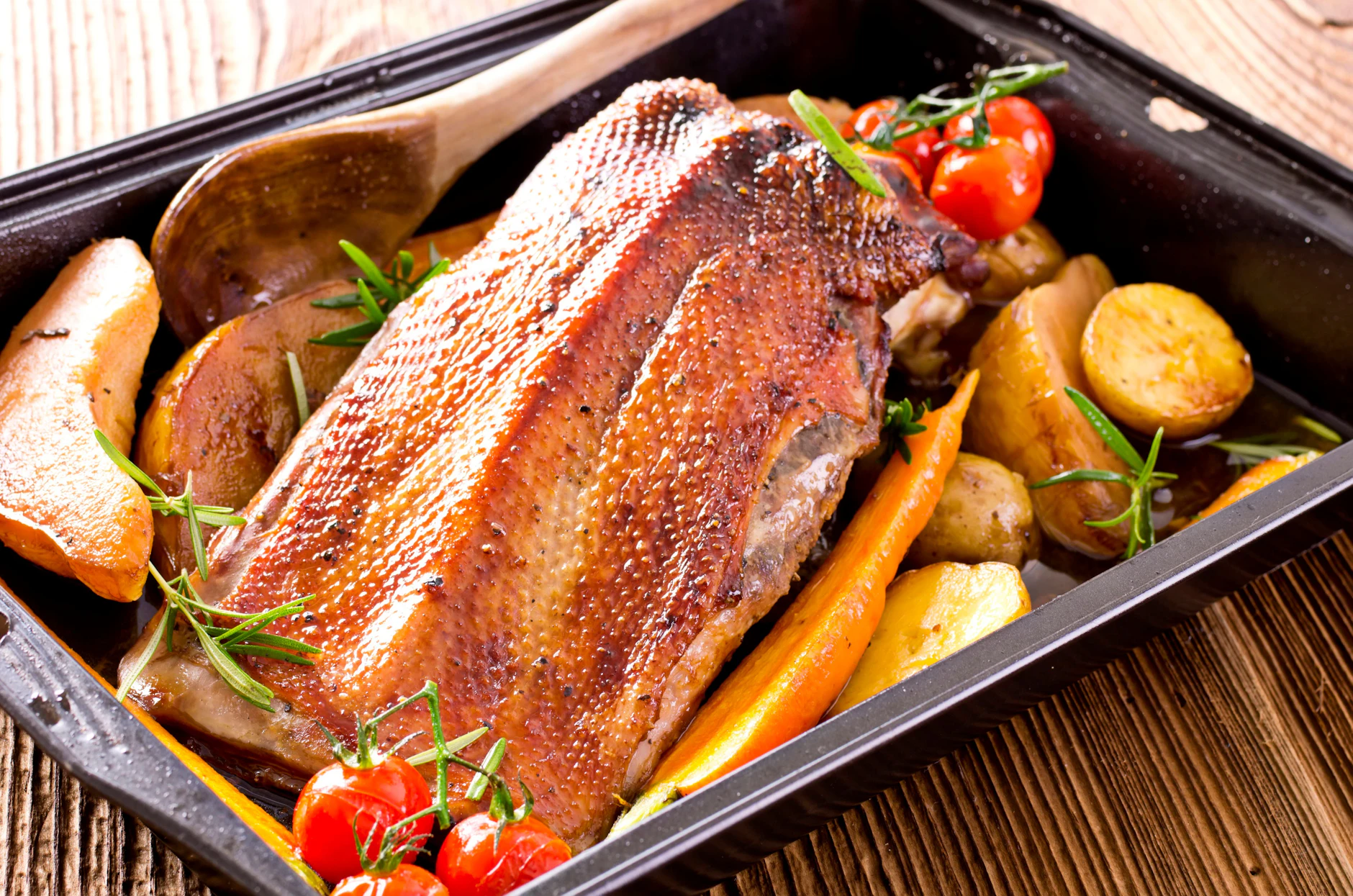 Rezept für Martinsgans mit Gänsebrust und Gänsekeule – mit perfekter Soße