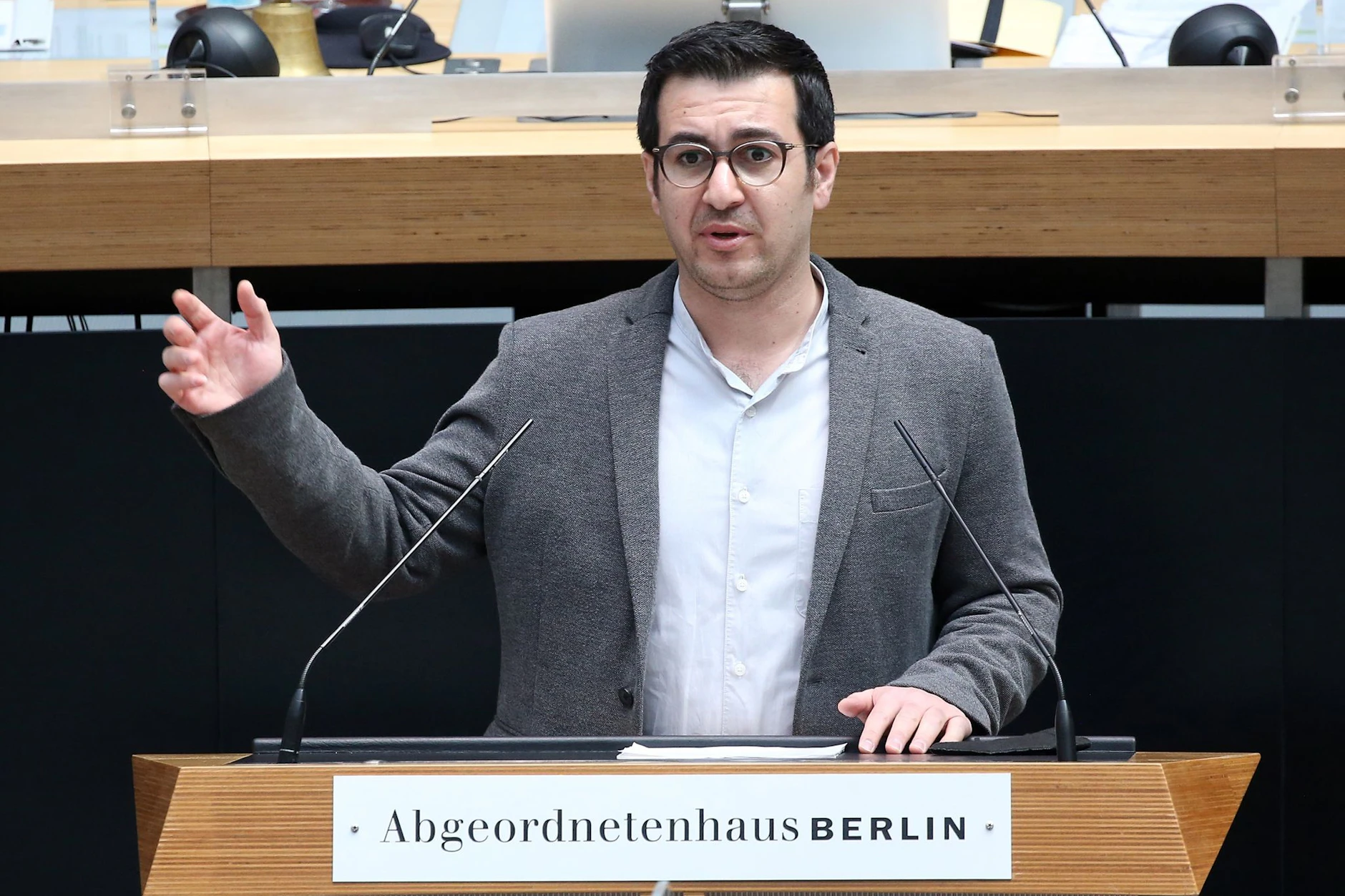 Berliner Grünen-Abgeordneter Jian Omar: Ich wurde mit einem Hammer ...