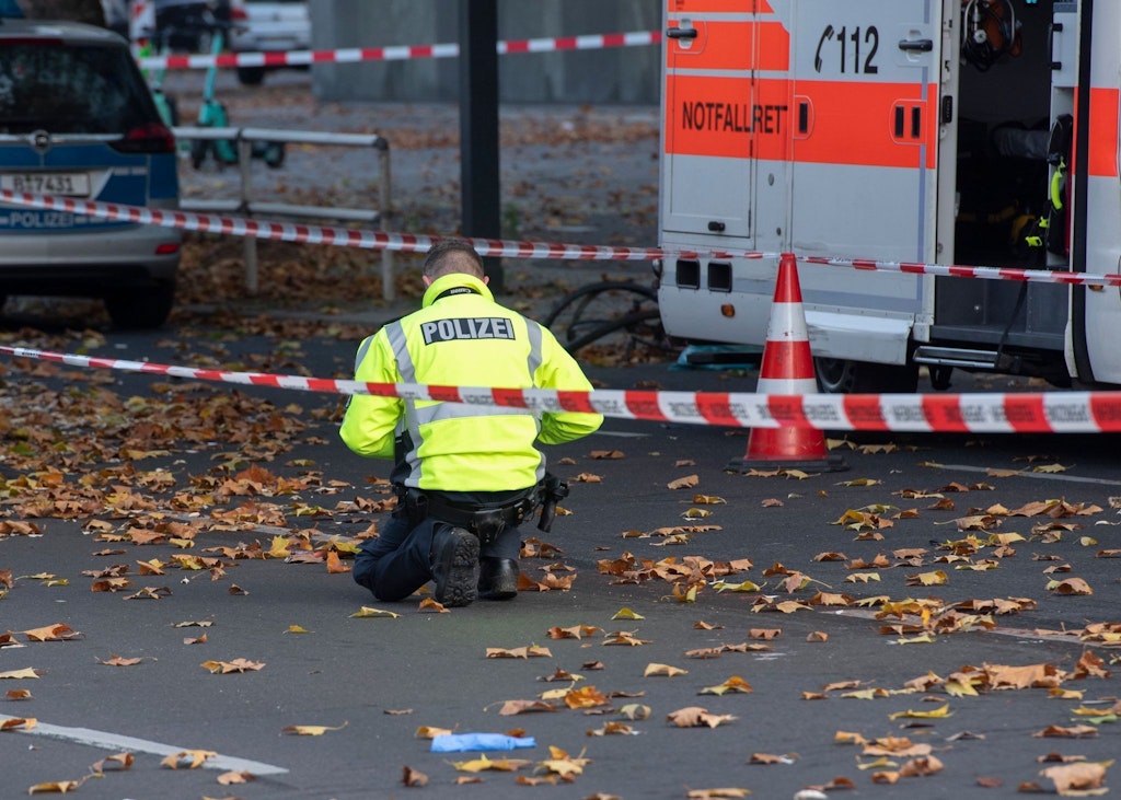Unfall in Berlin-Charlottenburg: Motorradfahrer schwer verletzt