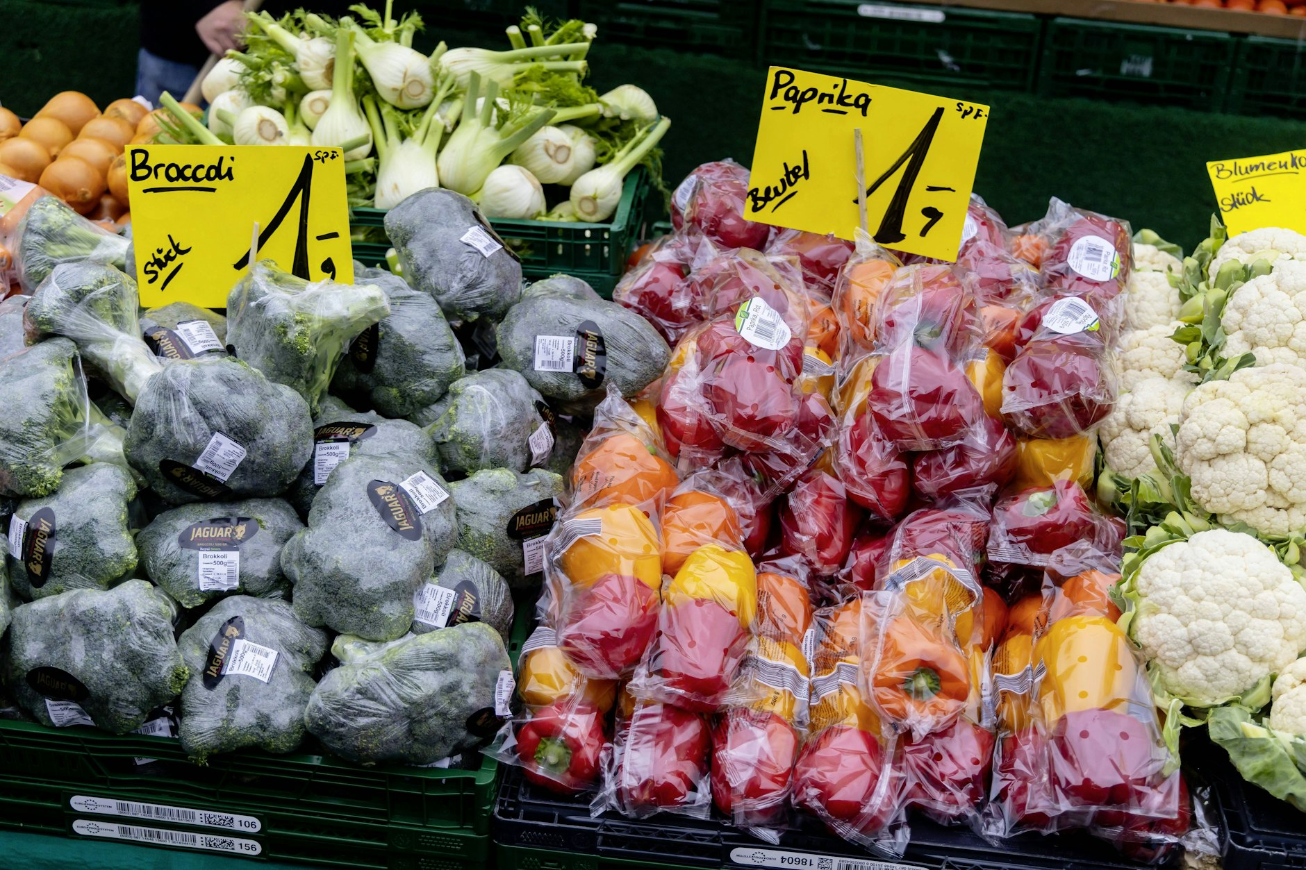 Neues EU-Gesetz verbietet leichte Plastikverpackungen um Obst und ...