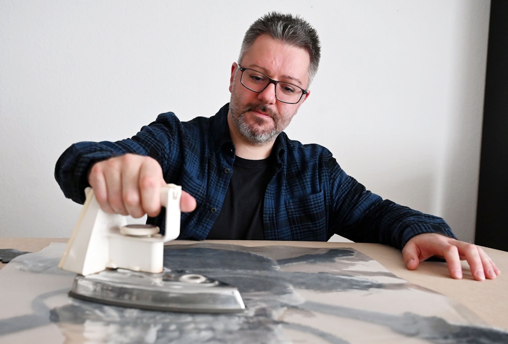 Künstler Oliver Lemke macht Porträts aus Bügelperlen – „Am einfachsten sind Babys“