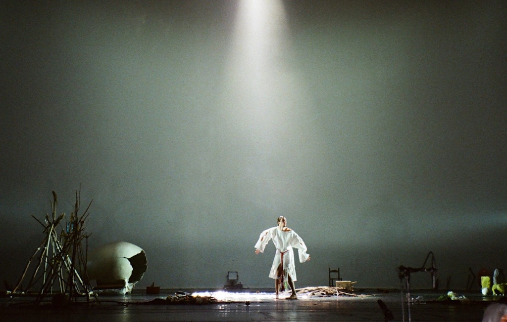 „Death Drive“ an der Volksbühne: Bildertheater mit Blasmusik aus Belgien