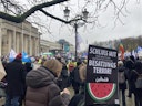 Liveticker Friedensdemo in Berlin: Tausende Teilnehmer – Redebeiträge von Wagenknecht, Krone ...