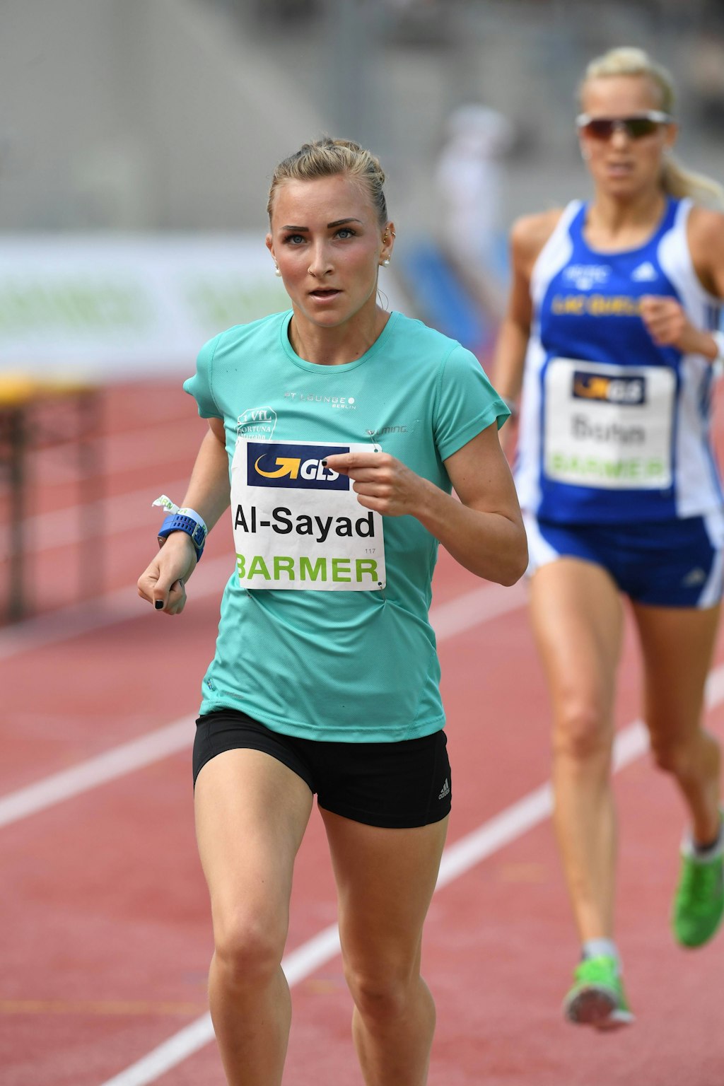 Palästinas Fahnenträgerin und Berliner Marathonläuferin Mayada Al-Sayad ...