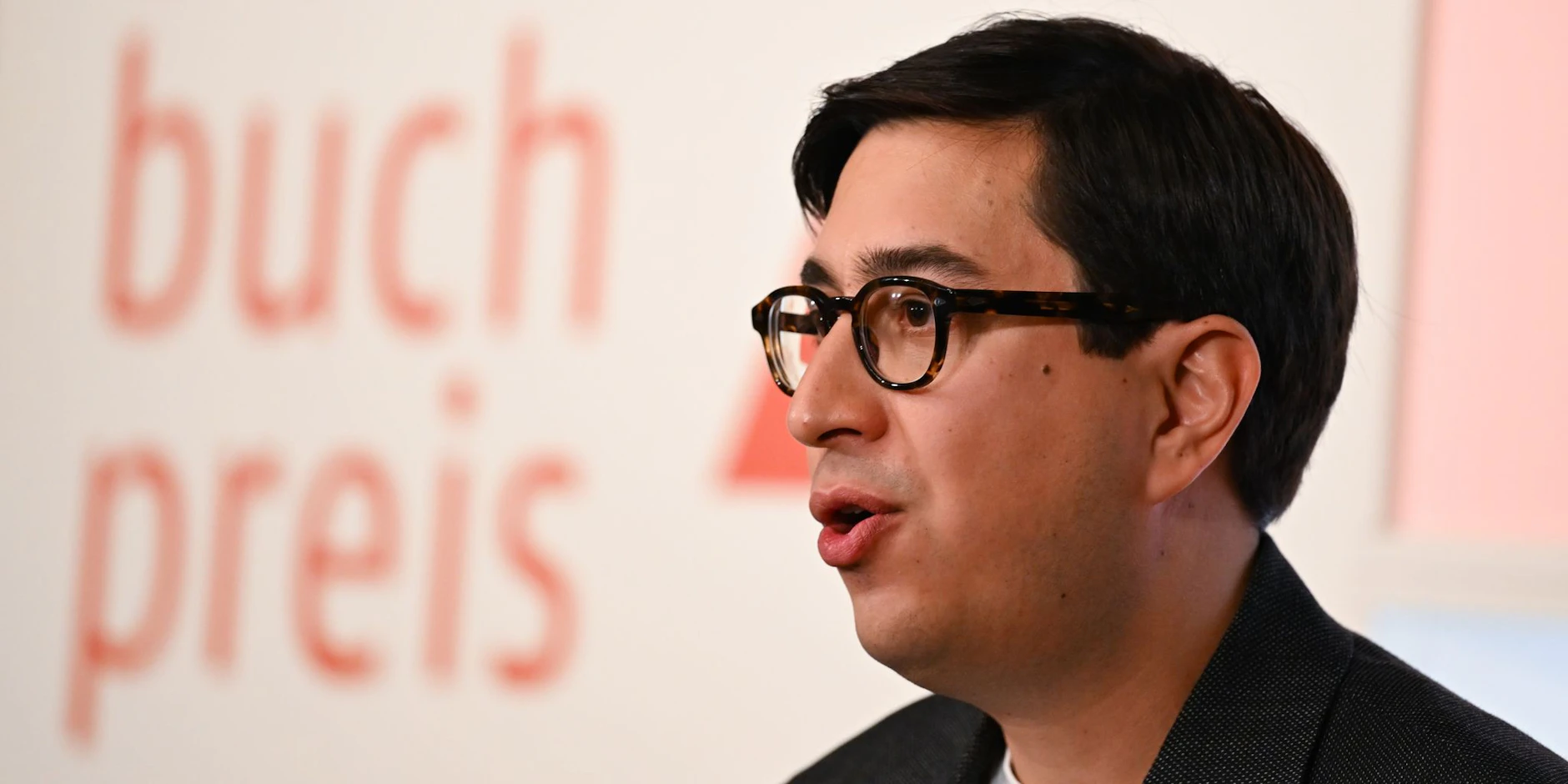 Buchpreisträger Tonio Schachinger liest im WG-Keller