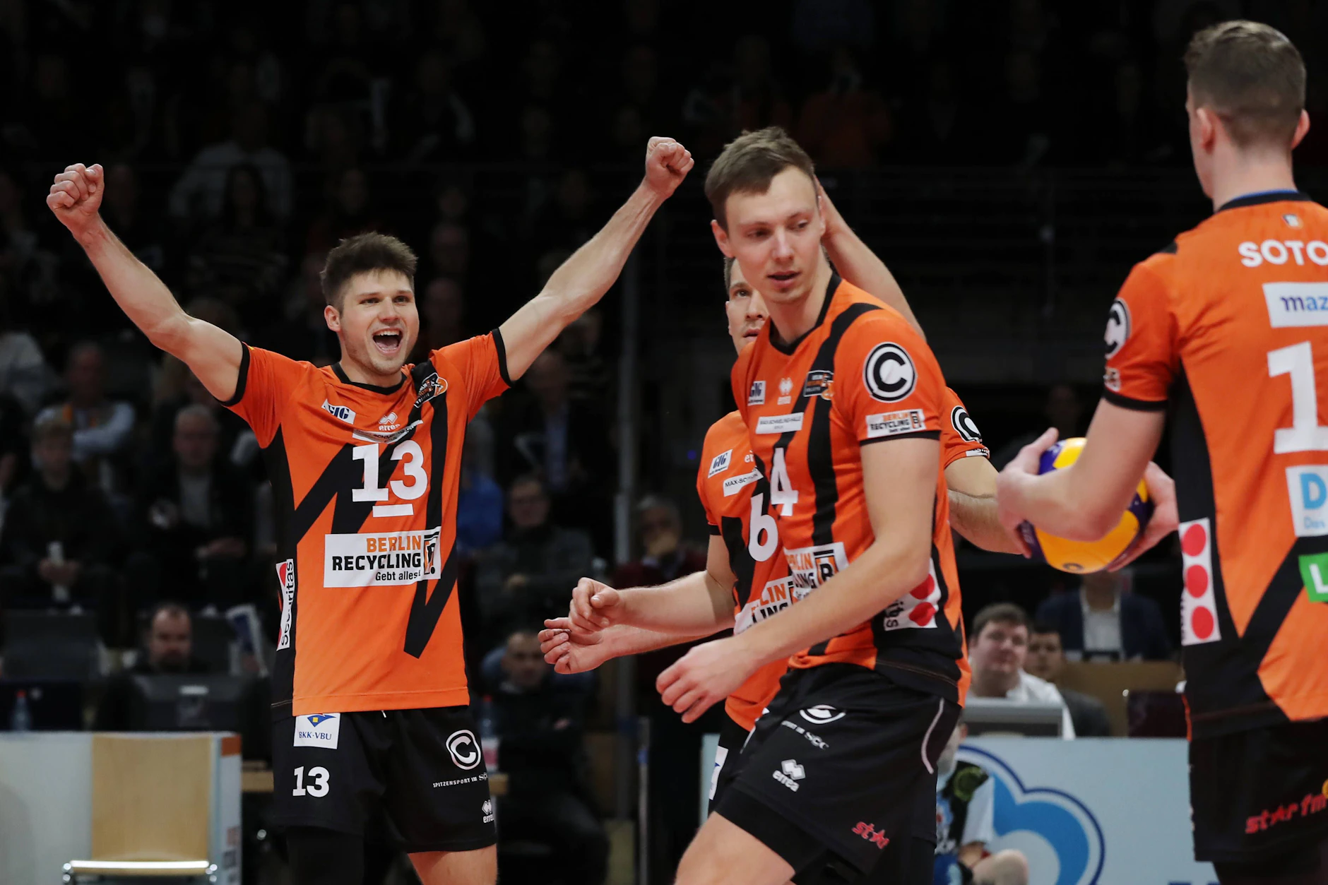 Berlin Volleys kämpfen sich ins Pokal-Finale und treffen dort auf ...