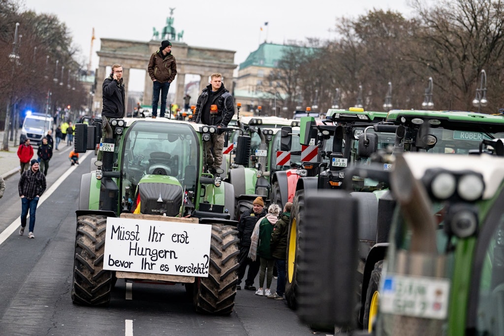Bauern-Protest in Berlin vor dem Brandenburger Tor: Landwirte kündigen ...