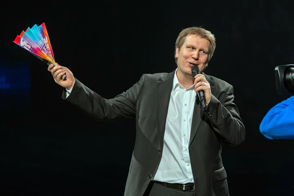 Mann am Mikrofon: Moderator Karsten Hollands Berliner Sporthöhepunkte 2023
