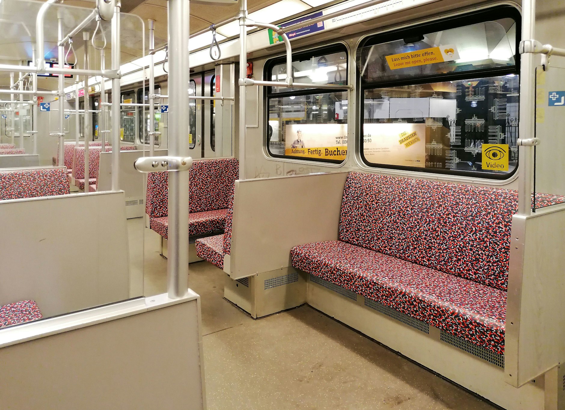 Warum sieht man das neue BVG-Sitzmuster kaum?