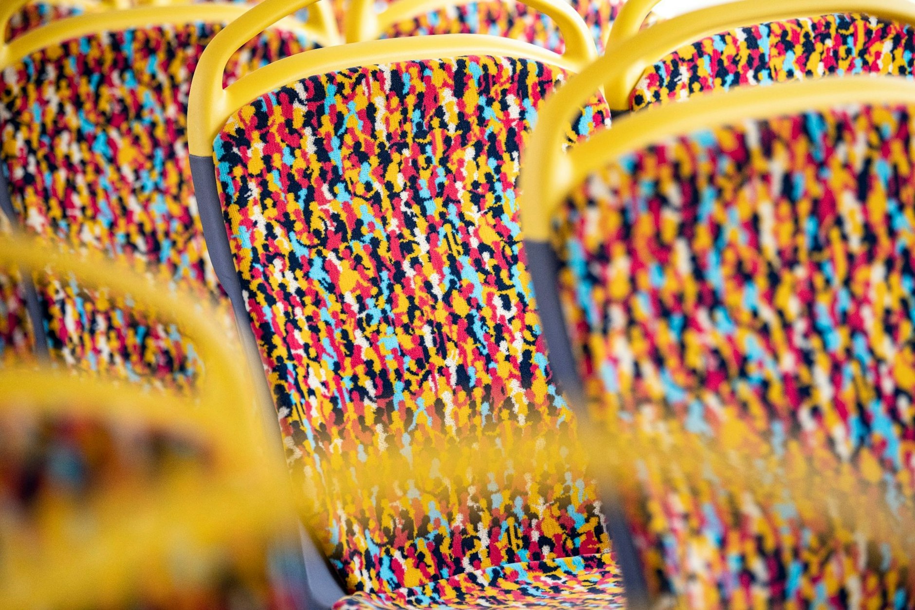 Neues Sitzmuster der BVG: Darum ist das „Muster der Vielfalt“ selten in ...