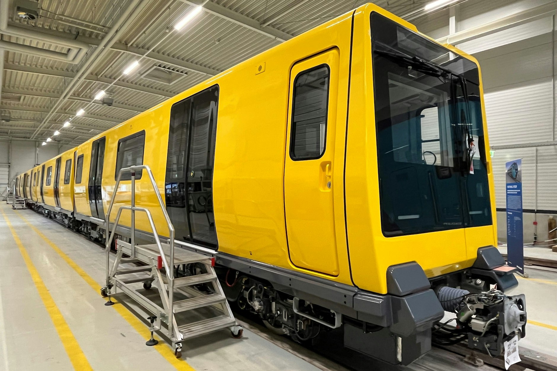 Neue U-Bahn für Berlin: BVG stellt Wagen der nächsten Generation vor ...