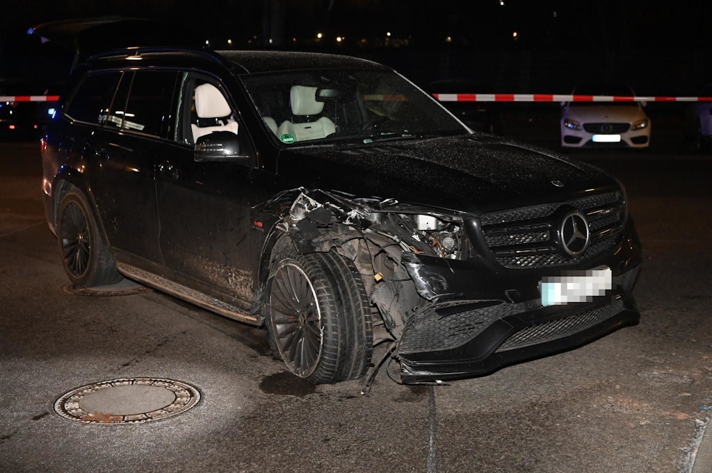 Wilde Jagd auf dem Hohenzollerndamm – Mercedes rammt Streifenwagen weg