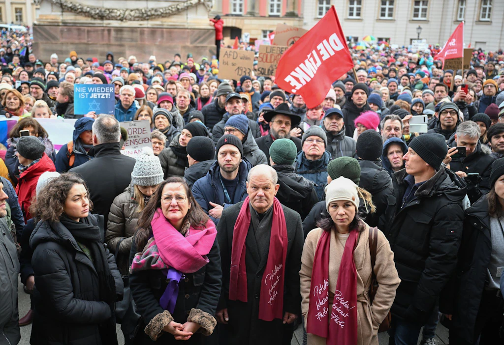 Olaf Scholz und Annalena Baerbock bei „Potsdam wehrt sich“-Demo: Dabei ...
