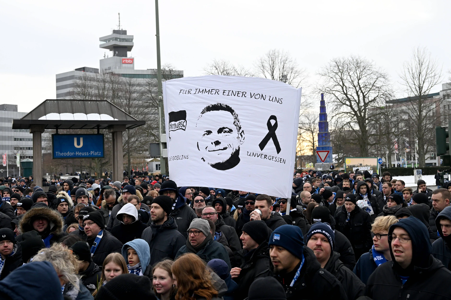 Hertha BSC: 7000 Menschen und unzählige Tränen beim Trauermarsch für ...
