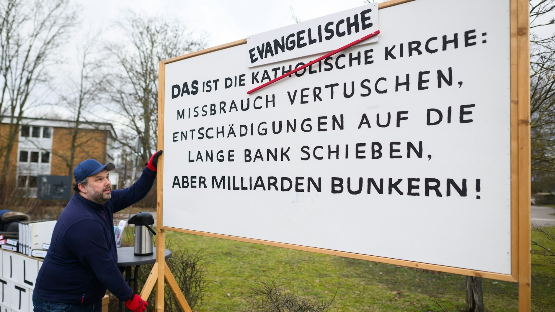 Update! Studie spricht von mindestens 2225 Missbrauchsopfern!