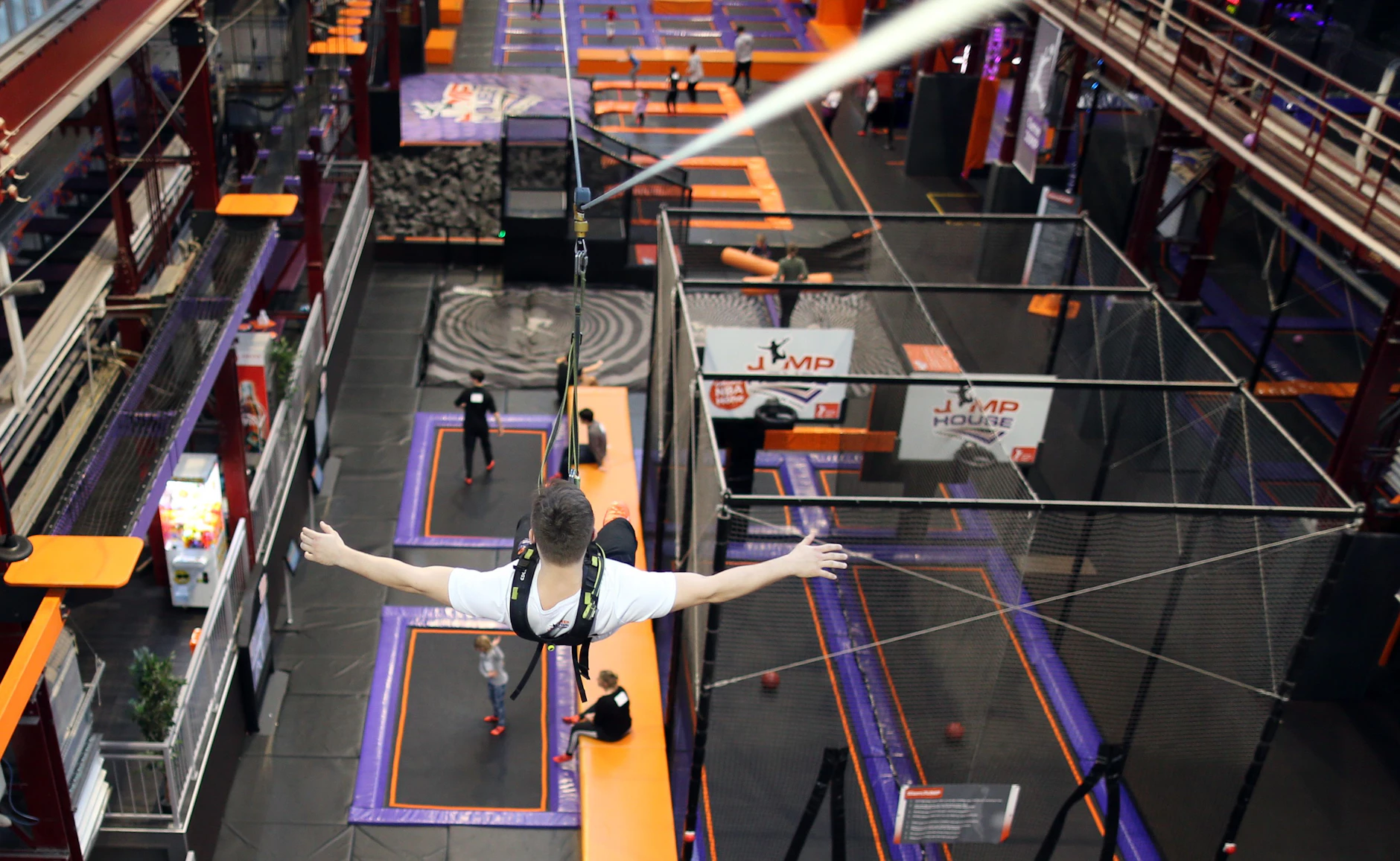 Trampolinhalle Jump House in Berlin-Reinickendorf: Neue Serie „Was tun ...