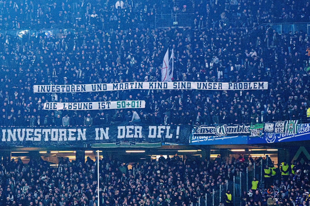 Schlösser und Banner: HSV gegen 96 wegen Protesten vor Abbruch