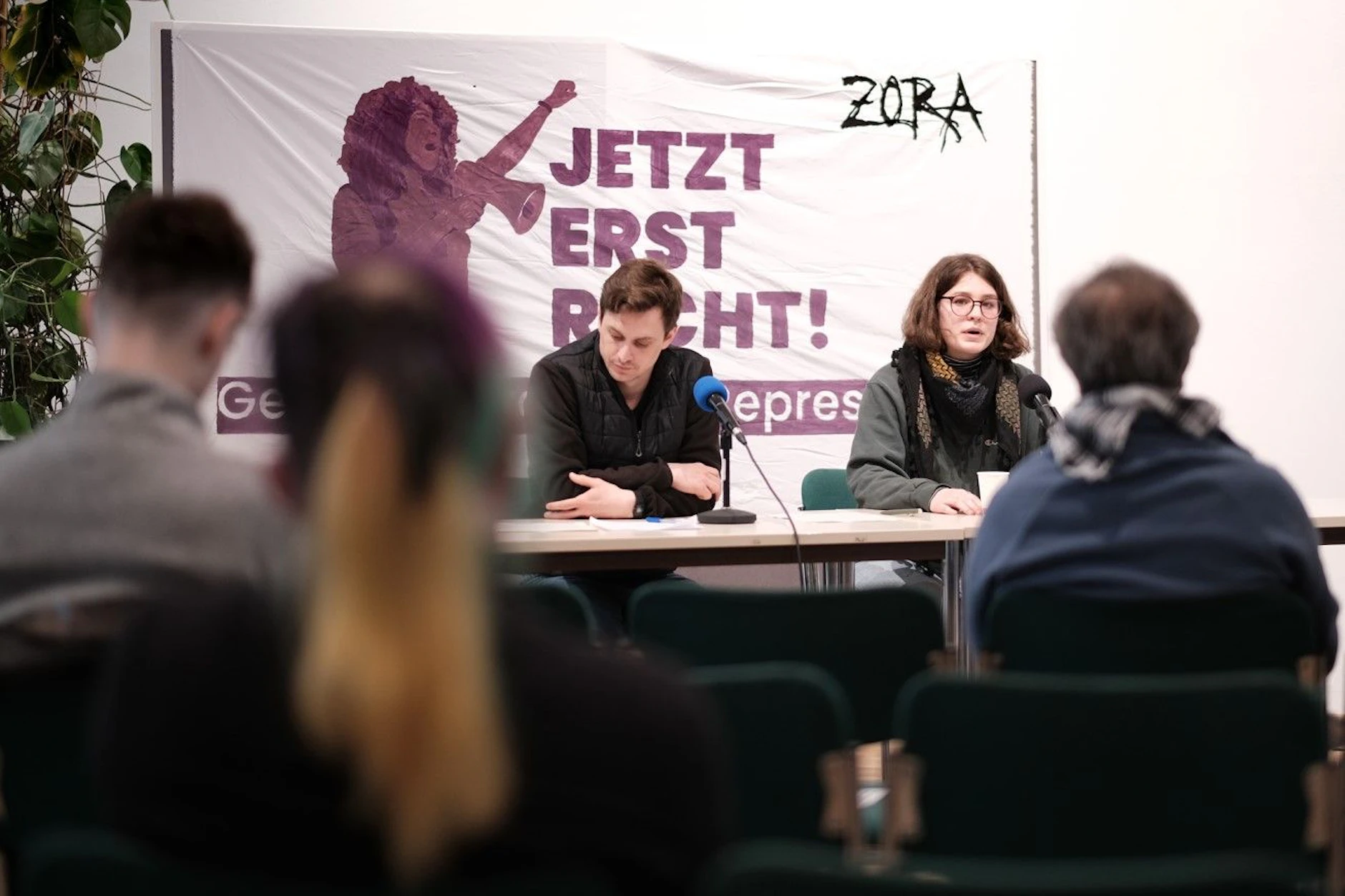 Frauengruppe Zora nach Razzia in Berlin: Pro-Palästina-Flugblatt „durch ...