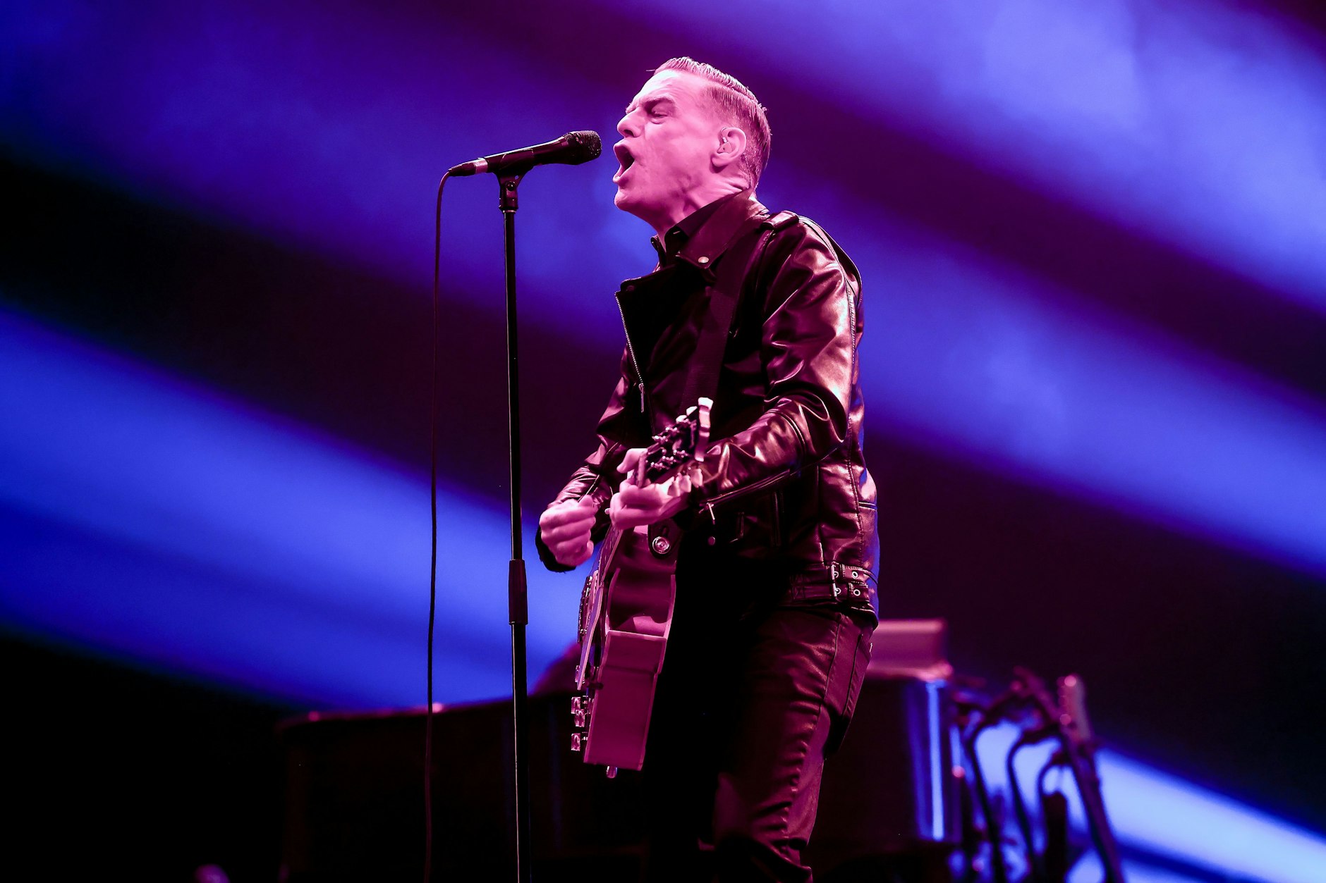 Bryan Adams meidet Berlin auf Tour: Gönnt er uns den „Summer of ’69 ...