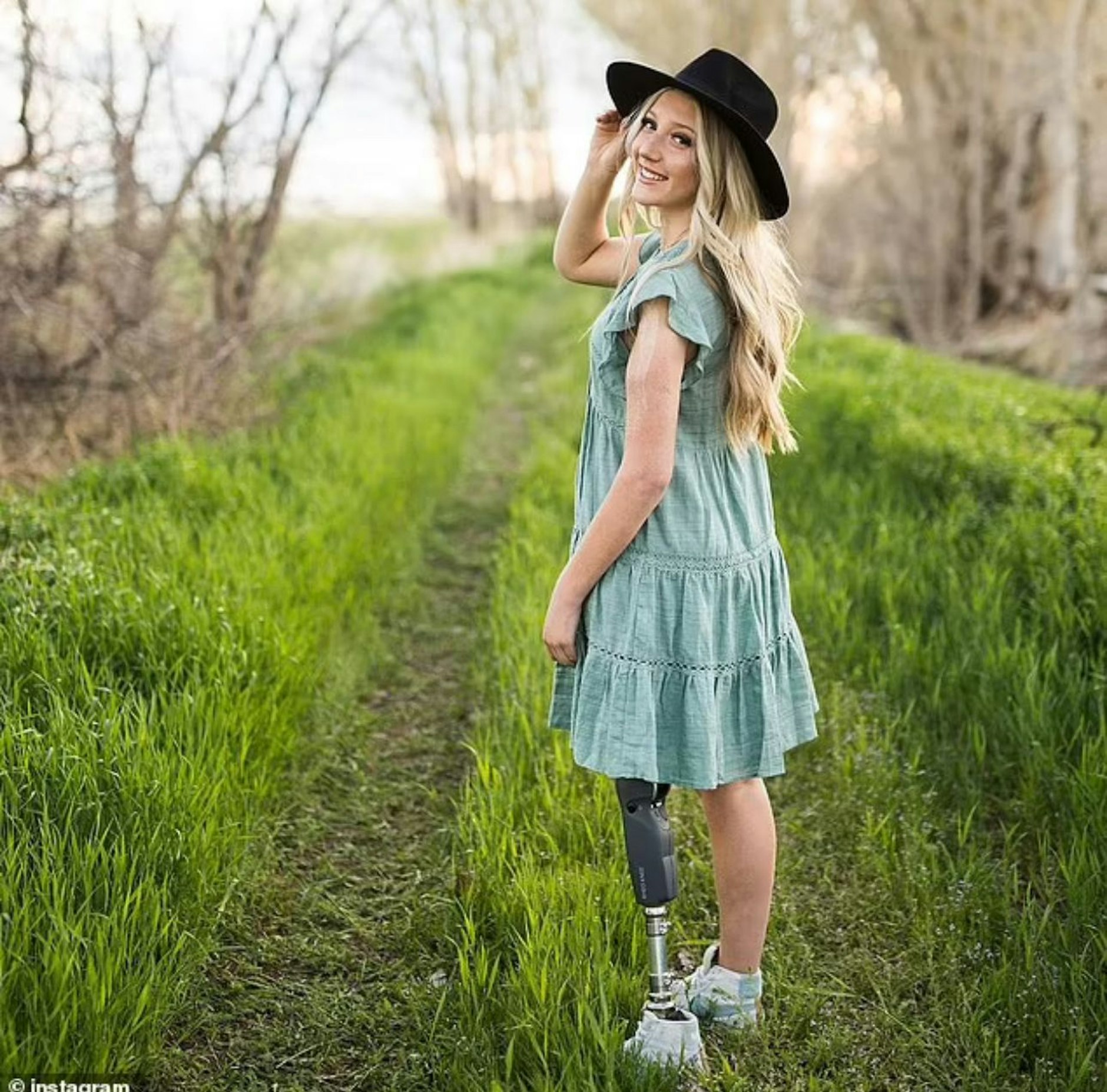 Kennedy Littledike (16) überlebt Autounfall – weil sie auf Stromleitung ...