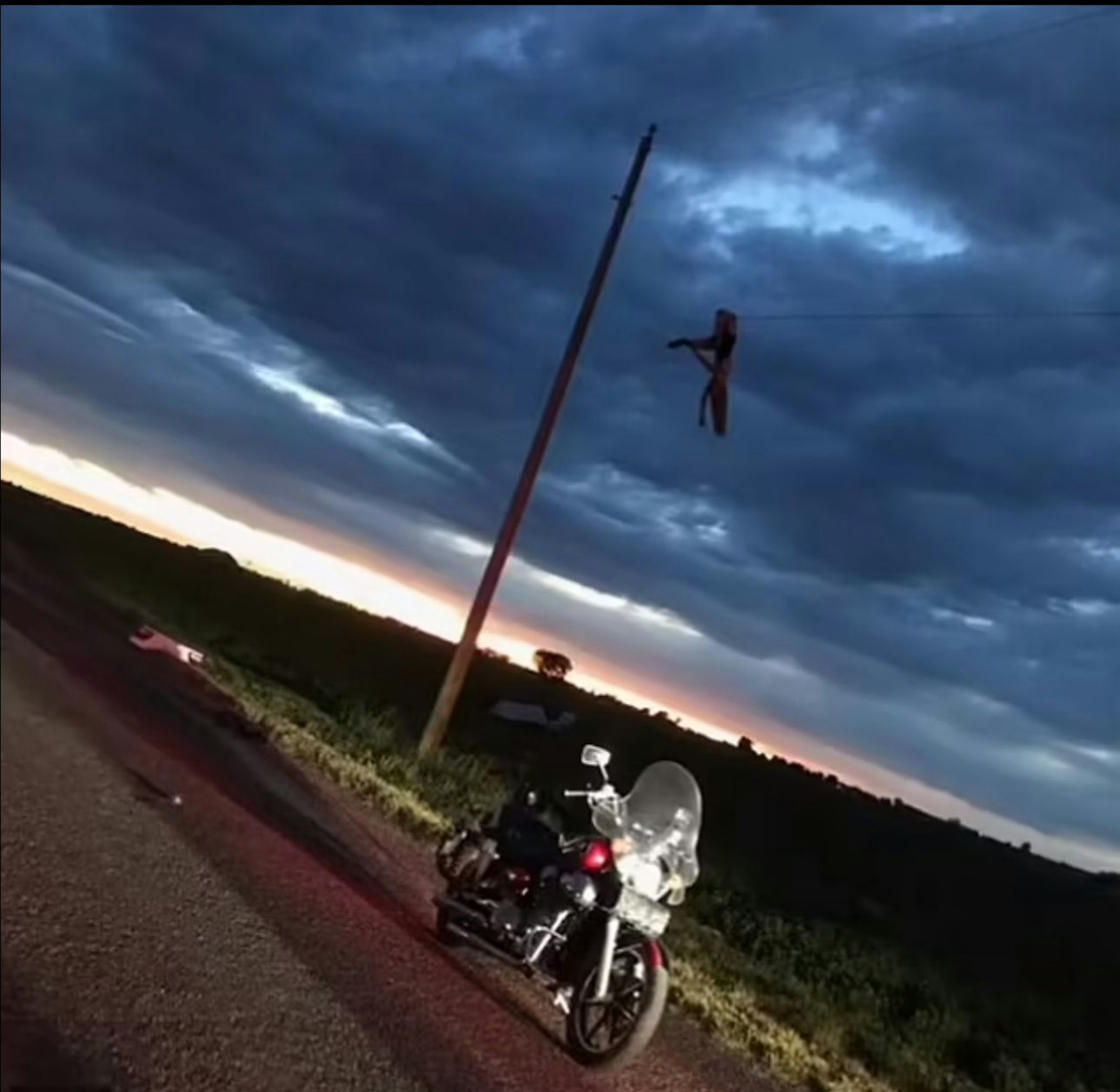 Kennedy Littledike (16) überlebt Autounfall – weil sie auf Stromleitung ...