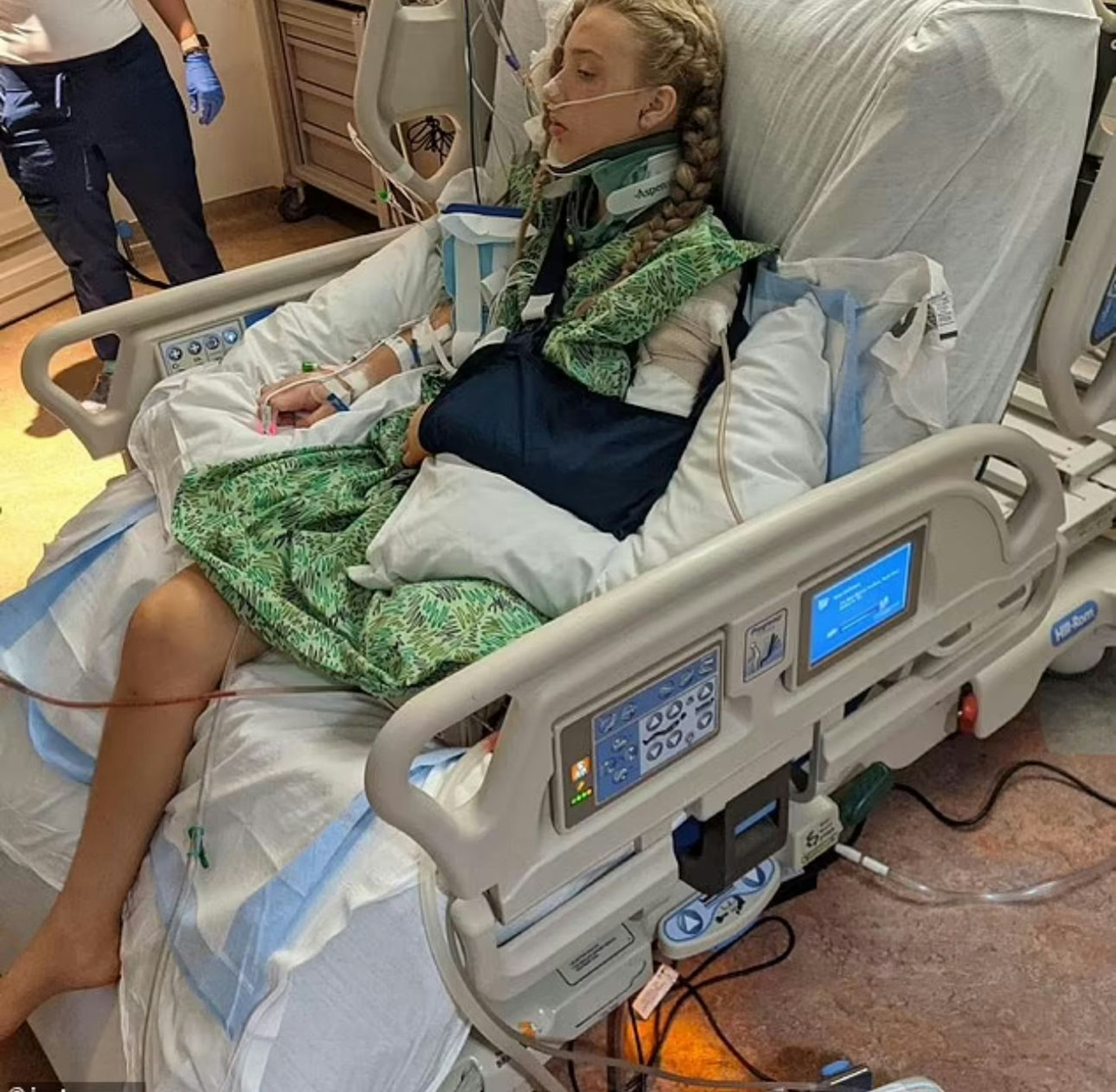 Kennedy Littledike (16) überlebt Autounfall – weil sie auf Stromleitung ...