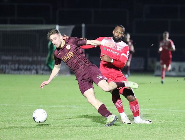 Nur Gelb für Greifswalds Manasse Eshele, da sieht der BFC Dynamo rot