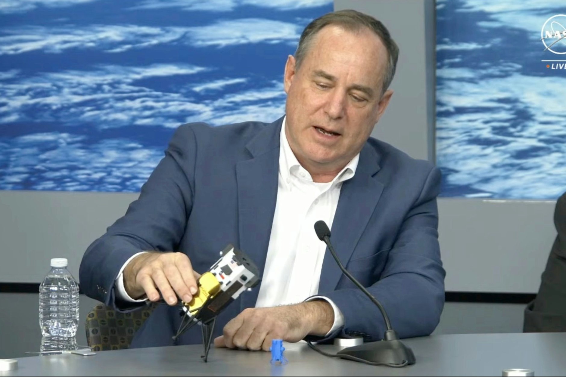 Mondlandung: „Nova-C“ offenbar umgekippt, Kunst von Jeff Koons liegt unten