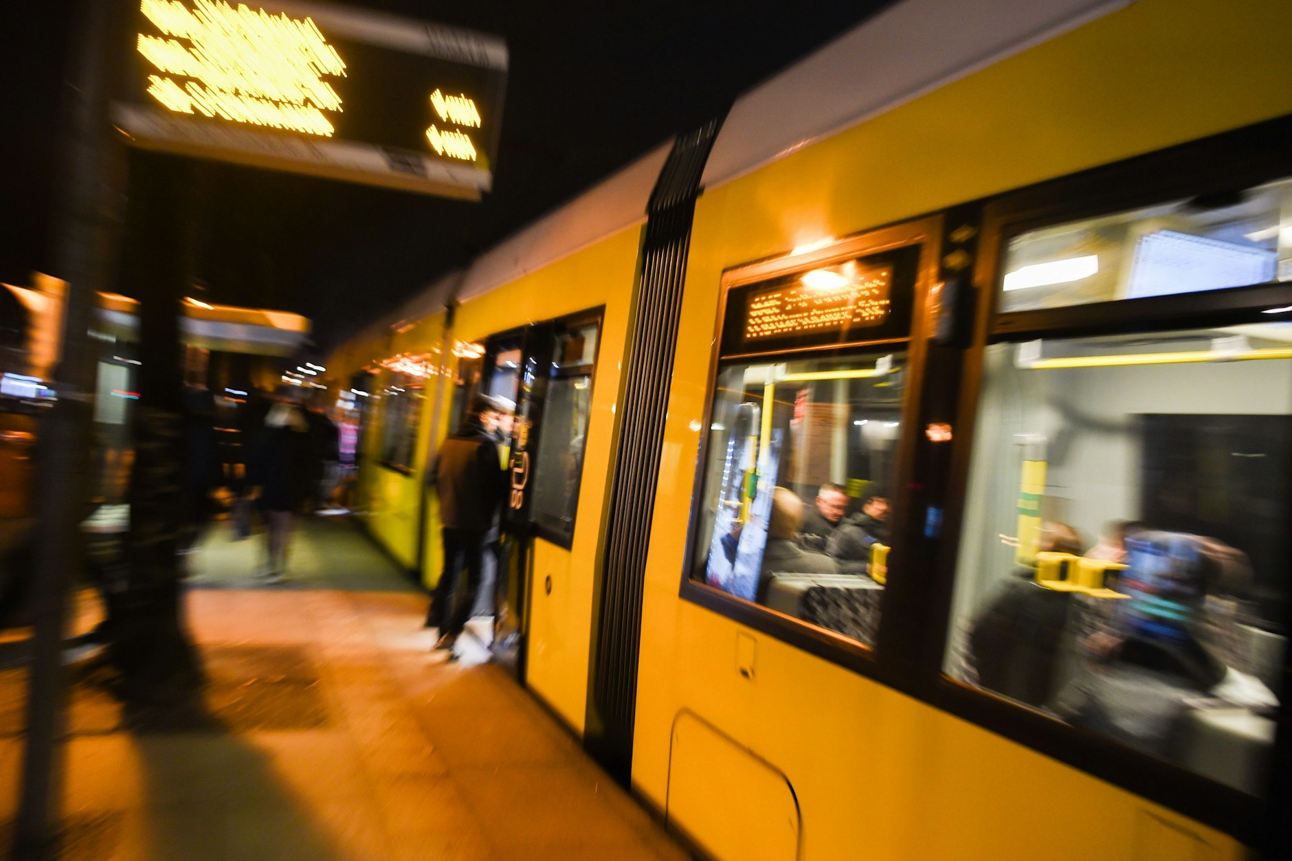 Die M10 der BVG – ein Abend in Berlins Partytram