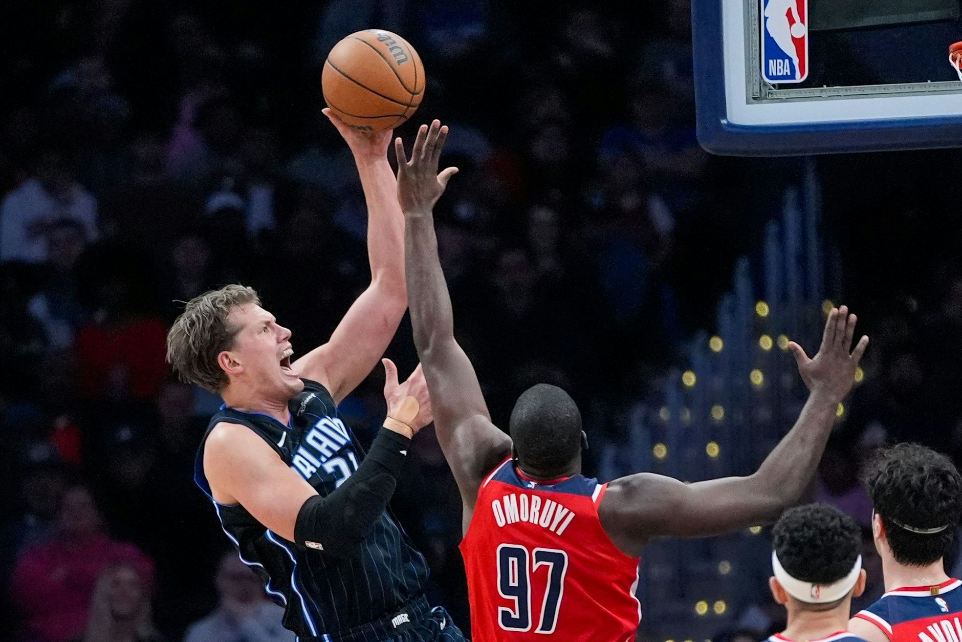 NBA: Wagner-Brüder und Theis gewinnen nach großem Rückstand