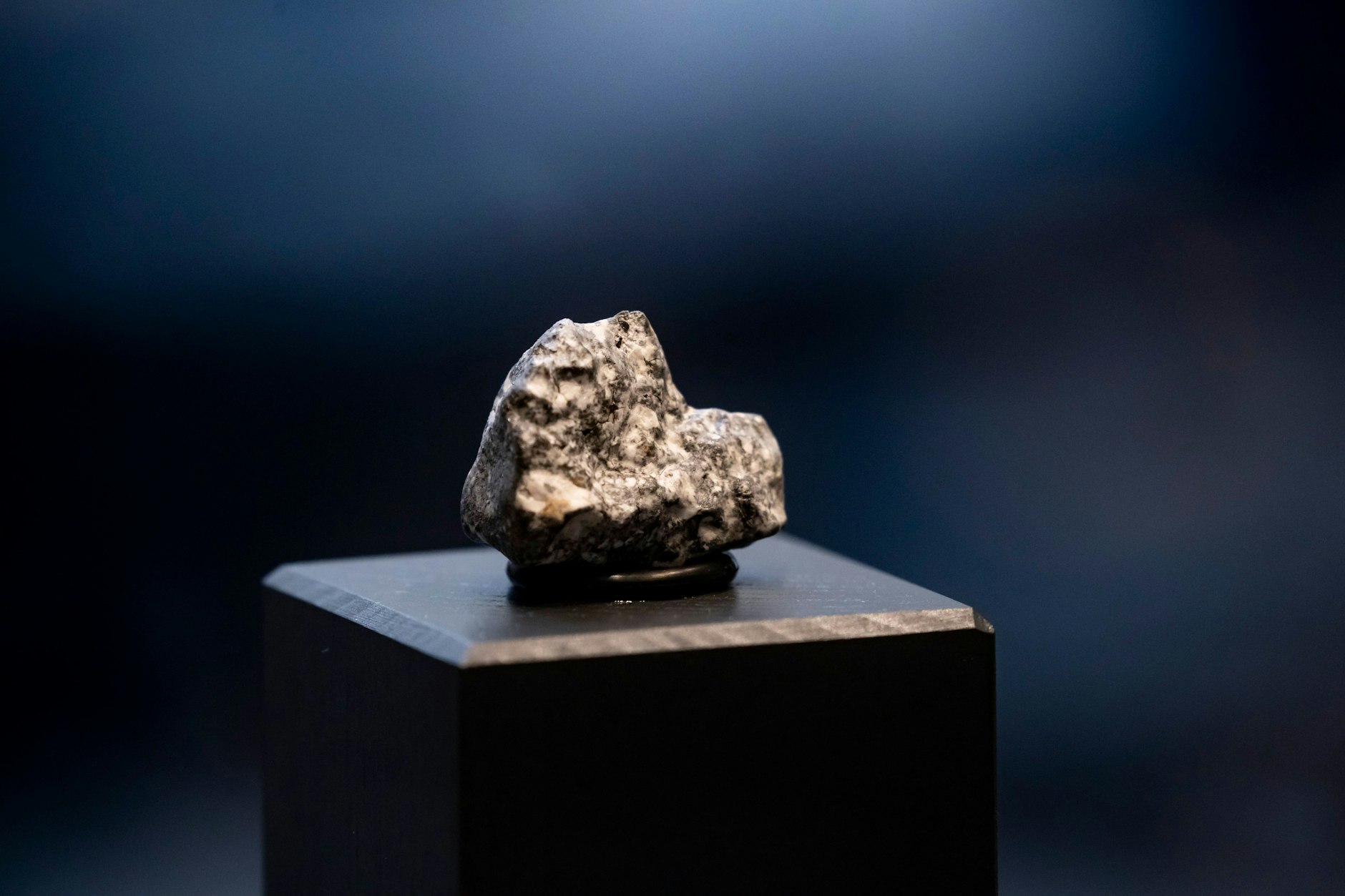 Meteorit aus Brandenburg kurzzeitig in Naturkundemuseum in Berlin ...