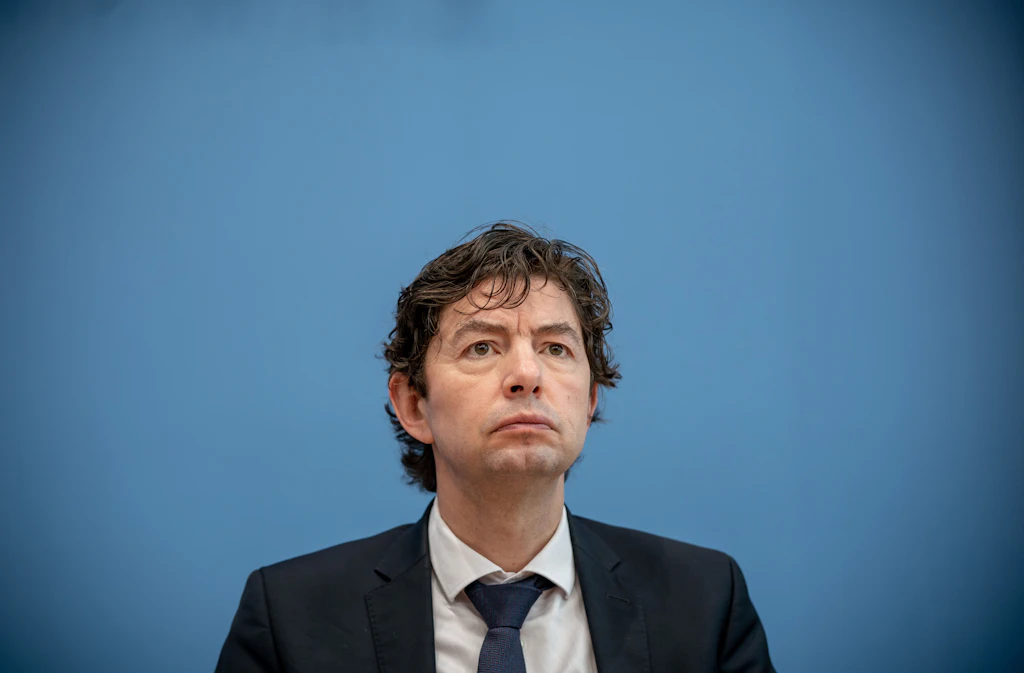 Gerichtsprozess: Drei Camper sollen Christian Drosten empfindlich ...