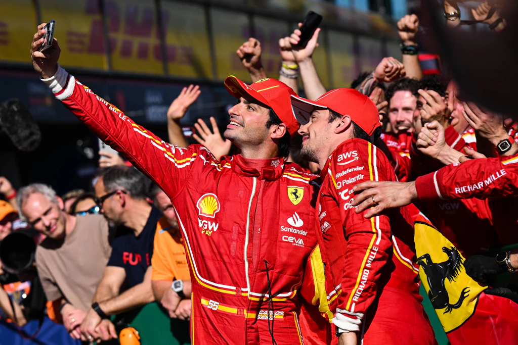 Ferrari-Pilot Sainz siegt nach Verstappens Bremsdesaster in Australien