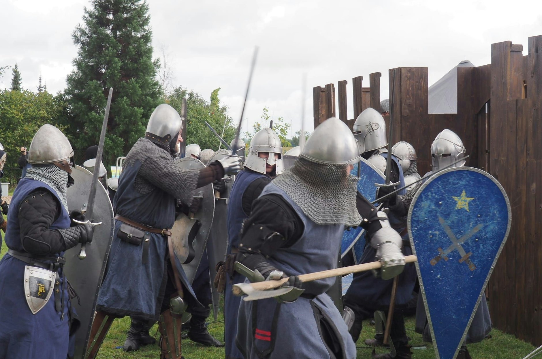 Berliner Rittergilde in Spandau zu Ostern: Wo auch die „holde Maid ...