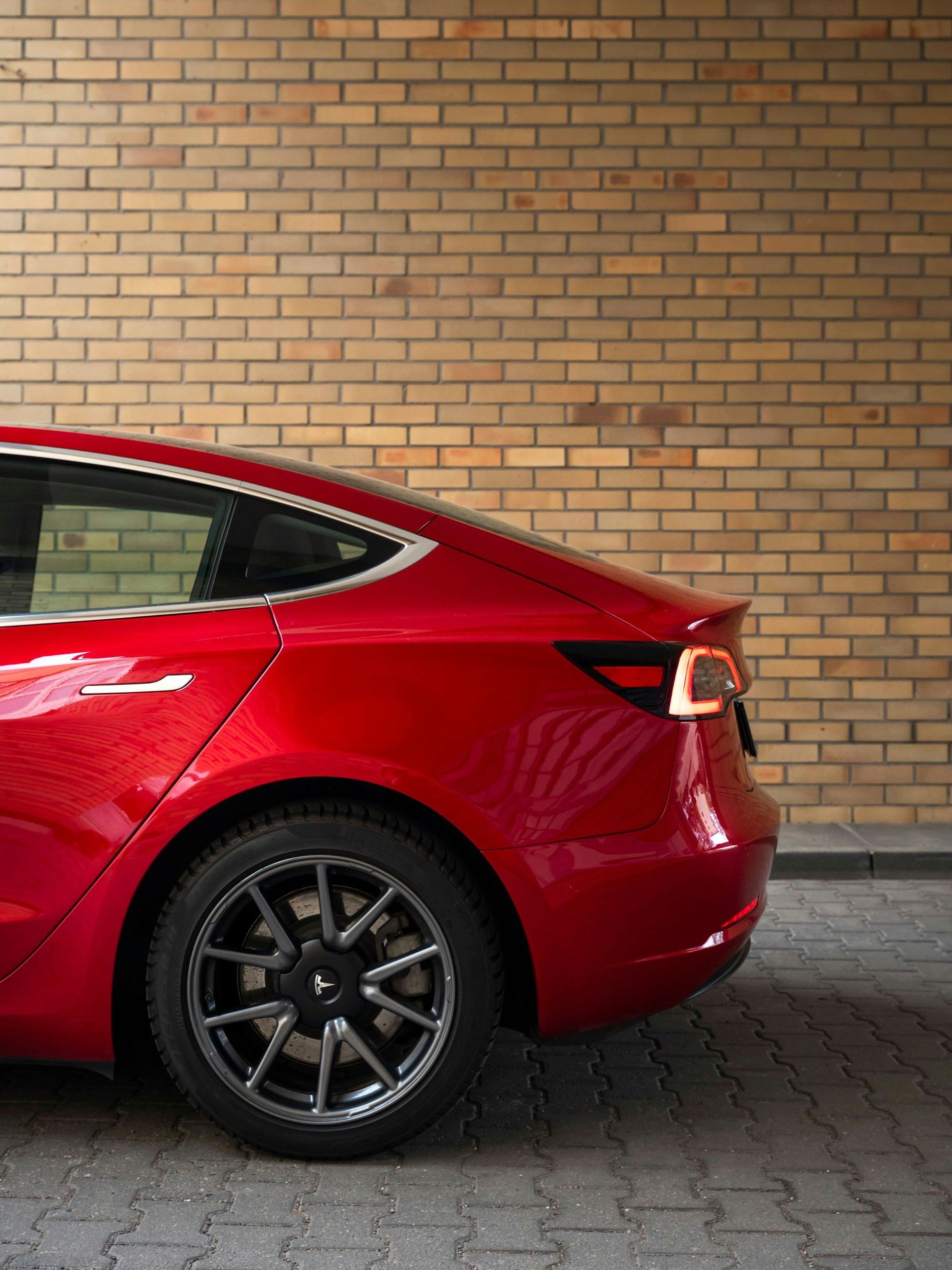 Elektroautos: Berliner Tesla-Fahrer macht Schluss mit Elon Musk