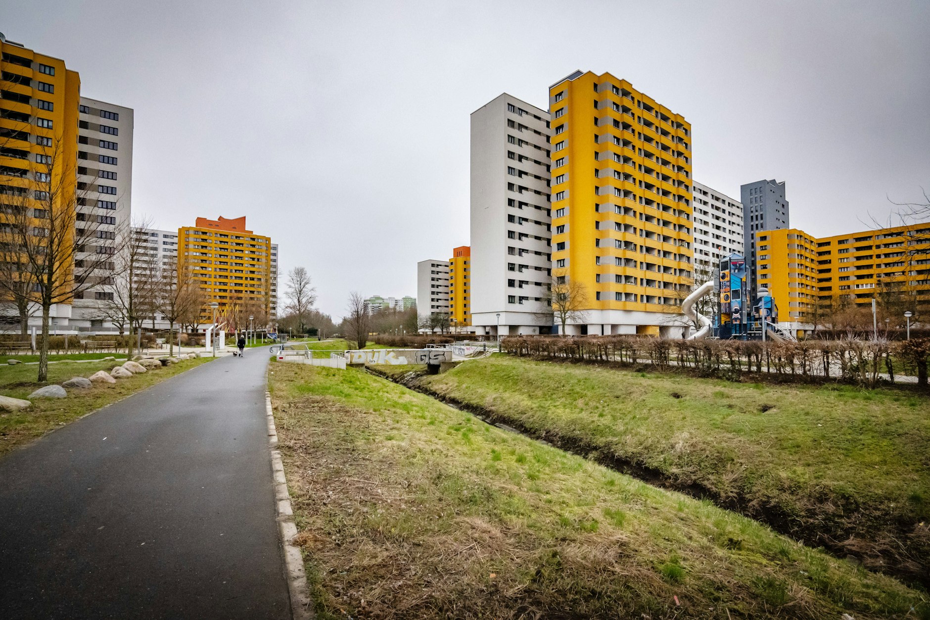 Märkisches Viertel: Seniorin bestohlen, drei Männer festgenommen