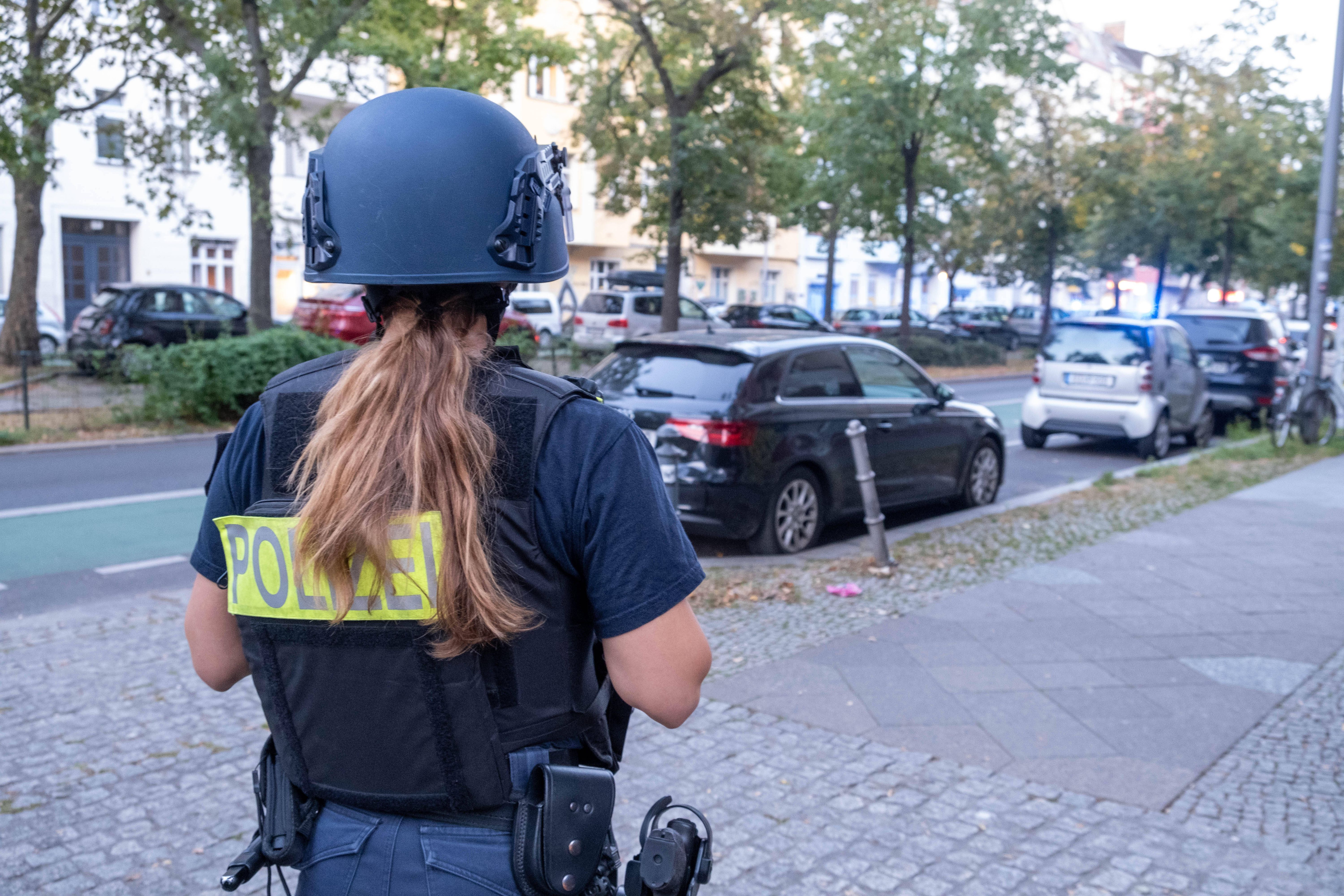 Trotz gerichtlicher Untersagung: Non-binäre Person „Maja“ aus linker ...
