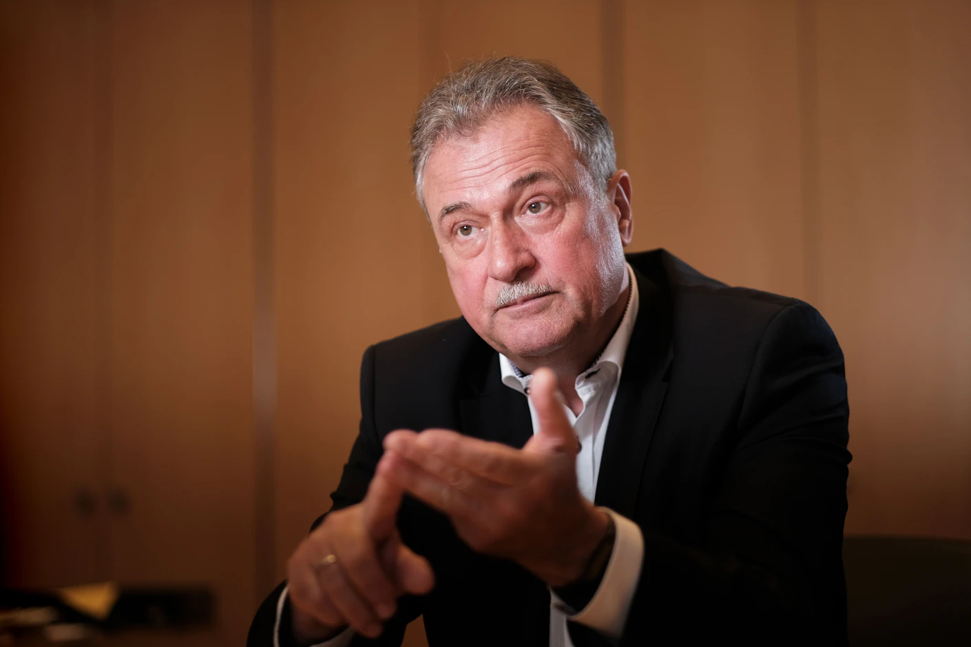 GDL-Chef Claus Weselsky im Interview: Deutsche Bahn, Ostdeutschland und ...