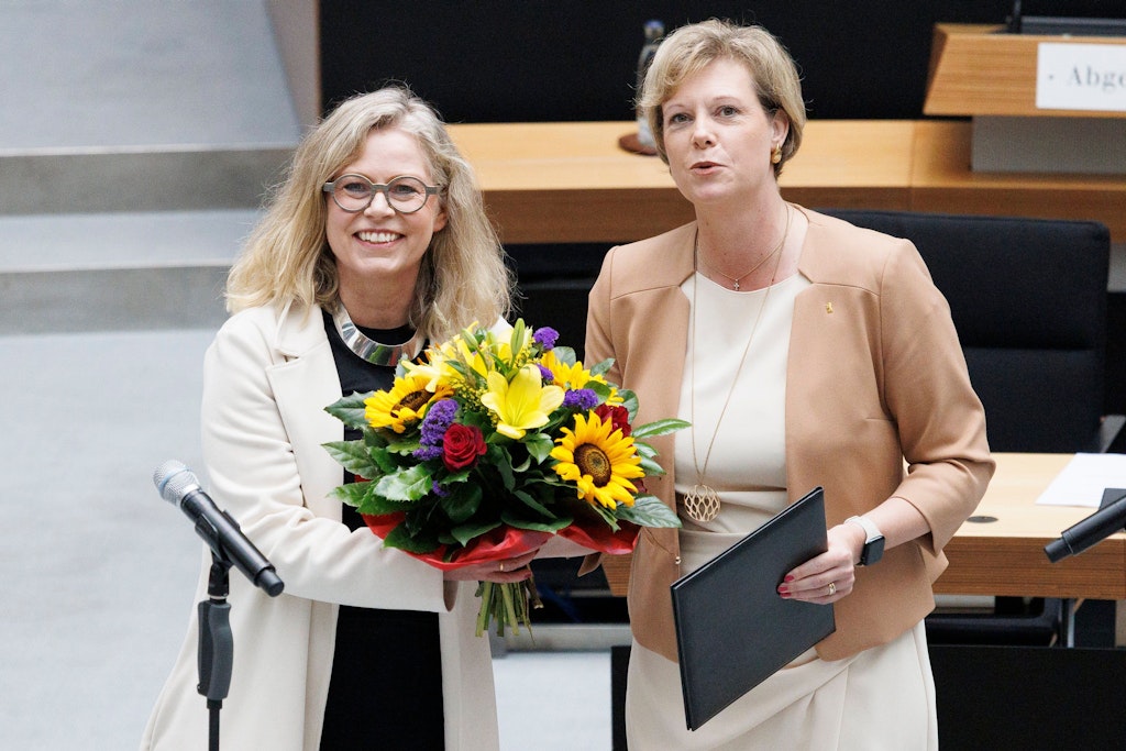 Verkehrssenatorin Ute Bonde im Berliner Parlament vereidigt