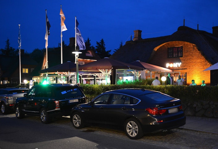 Nazi-Video aus Sylt: Wenn westdeutsche Rich Kids rassistische Parolen ...