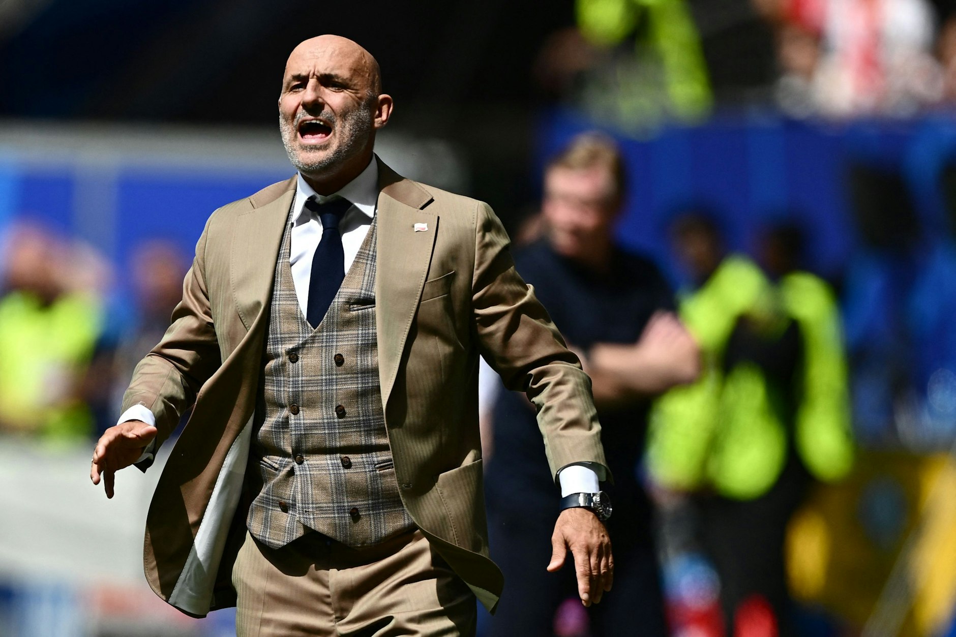 Stilkritik EM 2024: Vom polnischen Trainer-Outfit könnte sich Julian ...