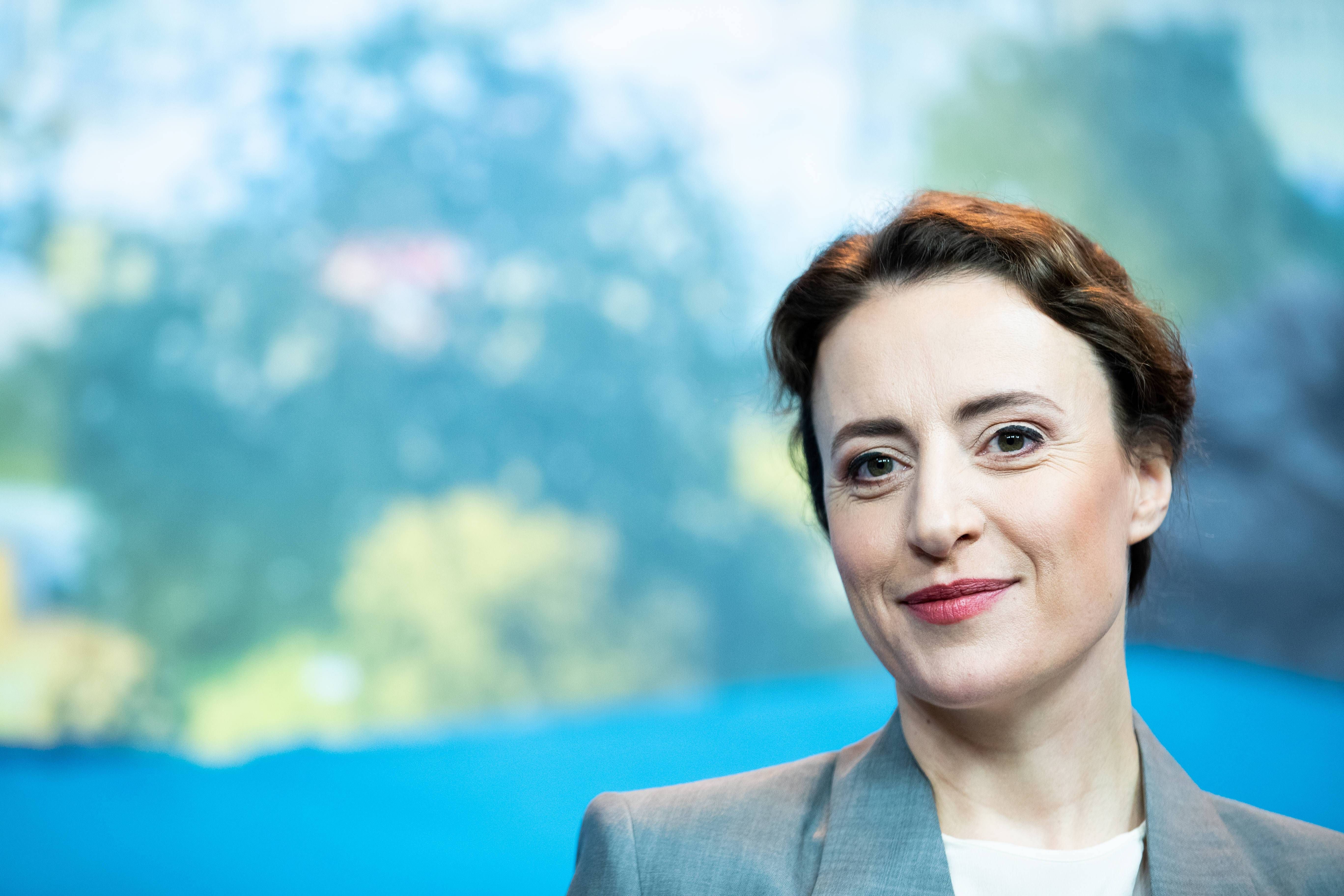 Nina Hoss im Interview: Über Alter, Gesellschaft und die Kraft der ...