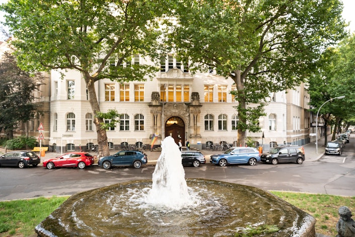 Berlin-Schöneberg: Barbarossaplatz autofrei – nein, danke: „Wir sind ...