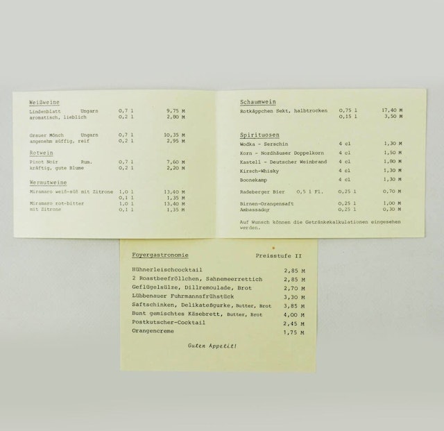 Geniale Speisekarten aus der DDR: DAS gab es im Palast der Republik!