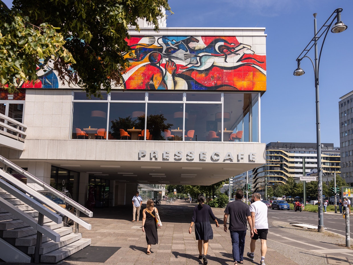 Kult und Kaffee am Alexanderplatz in Berlin: Das Pressecafé eröffnet